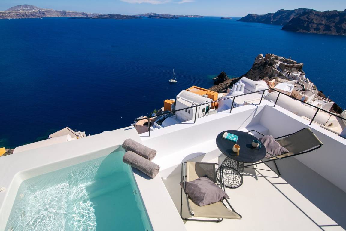 Villa ∙ 2 Bedrooms ∙ 6 Guests - Oia
