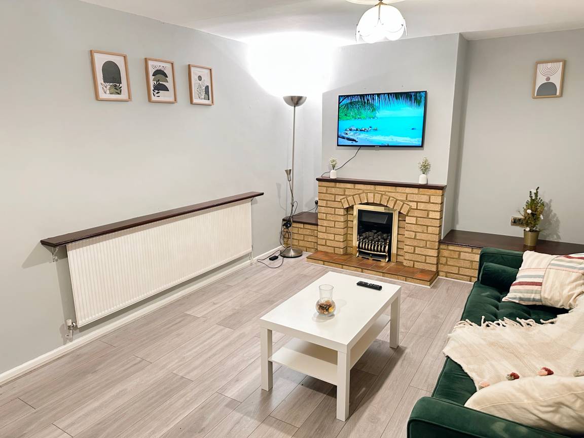 120 M² Ferienhaus ∙ 3 Schlafzimmer ∙ 6 Gäste - Luton