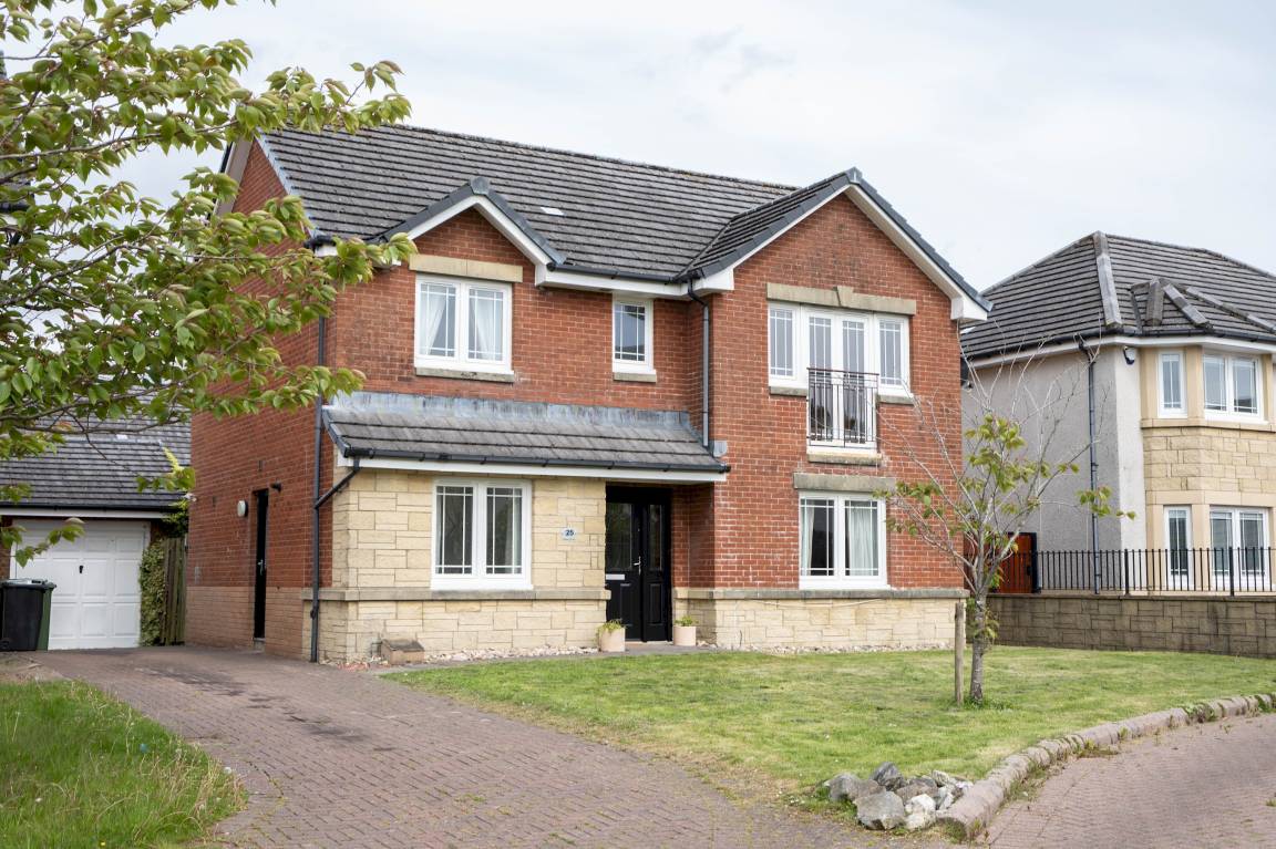 149 M² House ∙ 5 Bedrooms ∙ 10 Guests - Glasgow
