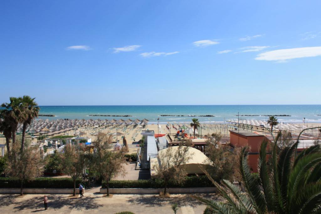110 M² Apartment ∙ 4 Bedrooms ∙ 7 Guests - Pescara