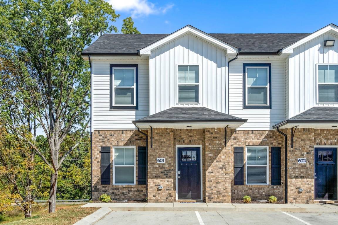 102 M² House ∙ 2 Bedrooms ∙ 6 Guests - Clarksville, TN