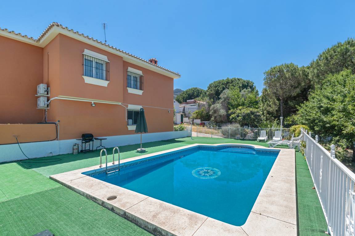 200 M² Villa ∙ 4 Slaapkamers ∙ 10 Gasten - Torremolinos