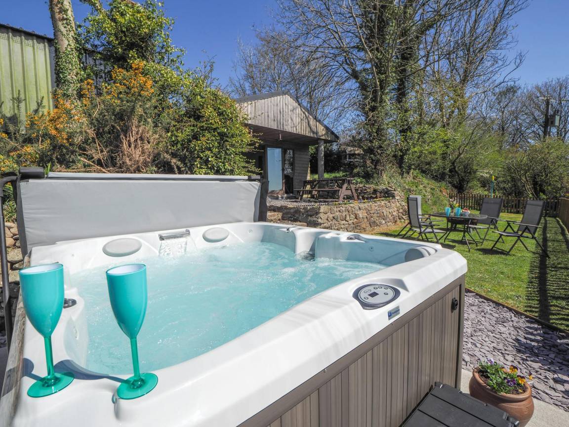 65 M² Cottage ∙ 2 Bedrooms ∙ 3 Guests - Pembrokeshire