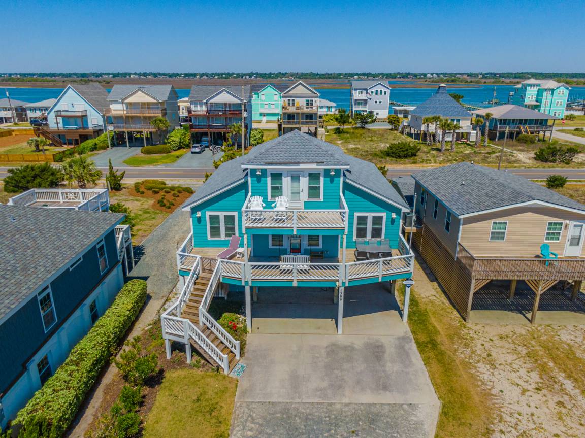 161 M² House ∙ 4 Bedrooms ∙ 6 Guests - Topsail Beach, NC