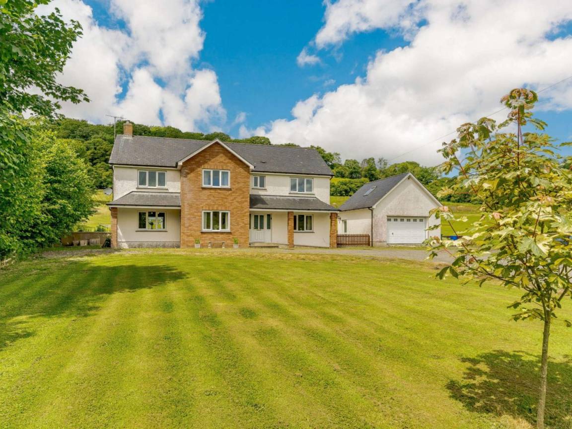 Cottage ∙ 5 Bedrooms ∙ 10 Guests - Lampeter