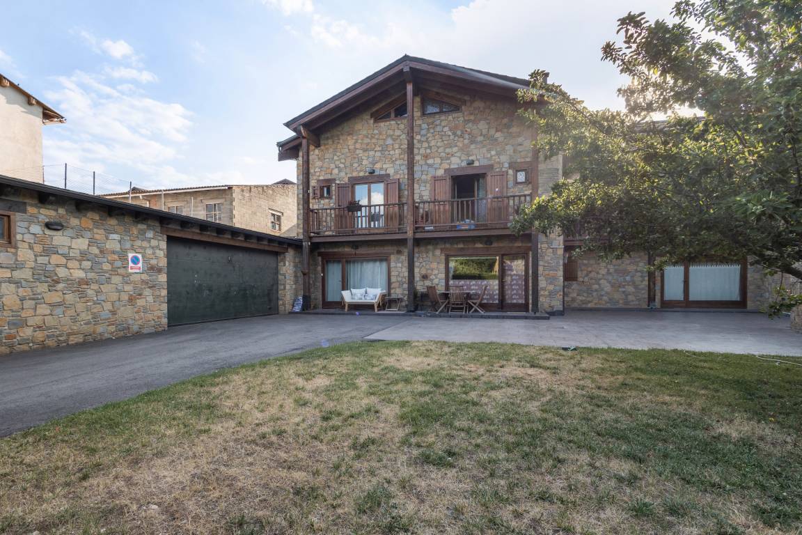 135 M² Casa ∙ 4 Habitaciones ∙ 10 Huéspedes - Prullans