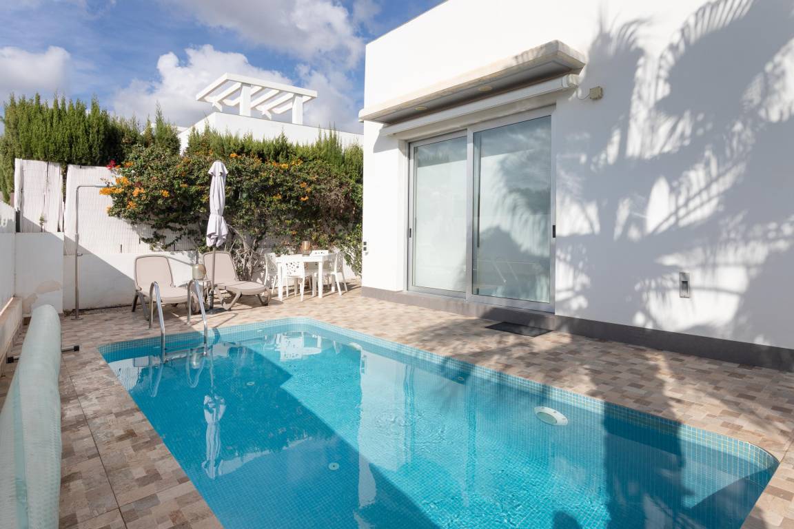 75 M² Villa ∙ 2 Bedrooms ∙ 4 Guests - Playa Flamenca