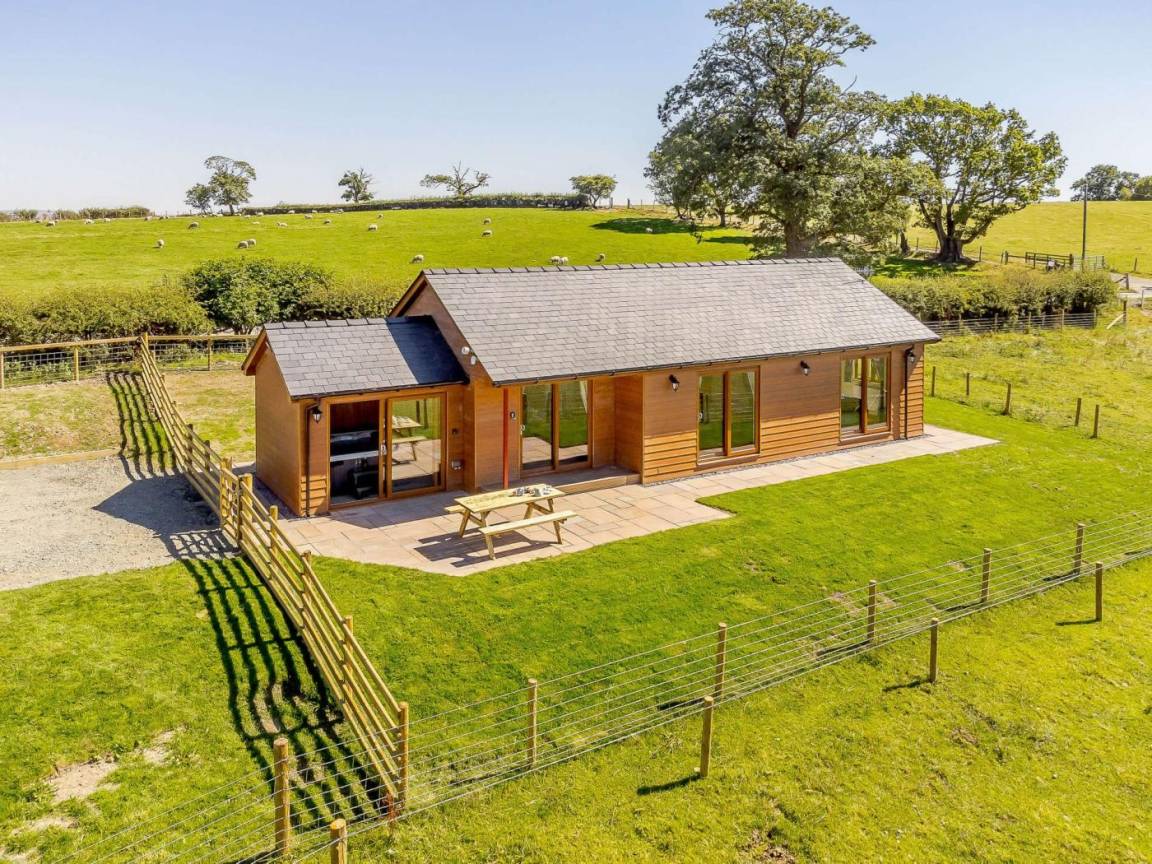 Lodge ∙ 2 Bedrooms ∙ 4 Guests - Wales