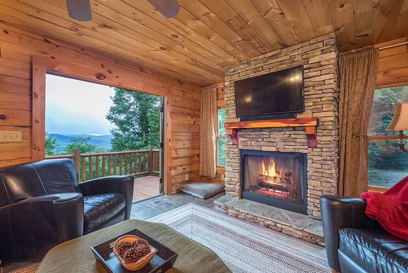 269 M² Cabin ∙ 3 Bedrooms ∙ 6 Guests - Swannanoa, NC