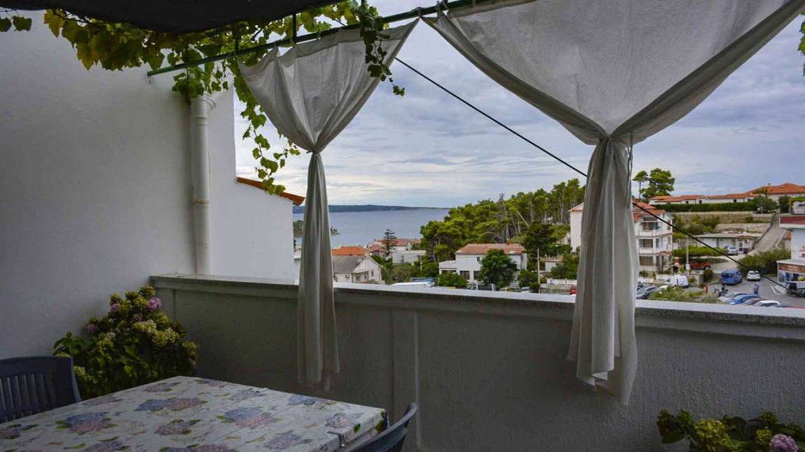 100 M² Apartment ∙ 3 Bedrooms ∙ 6 Guests - Rab