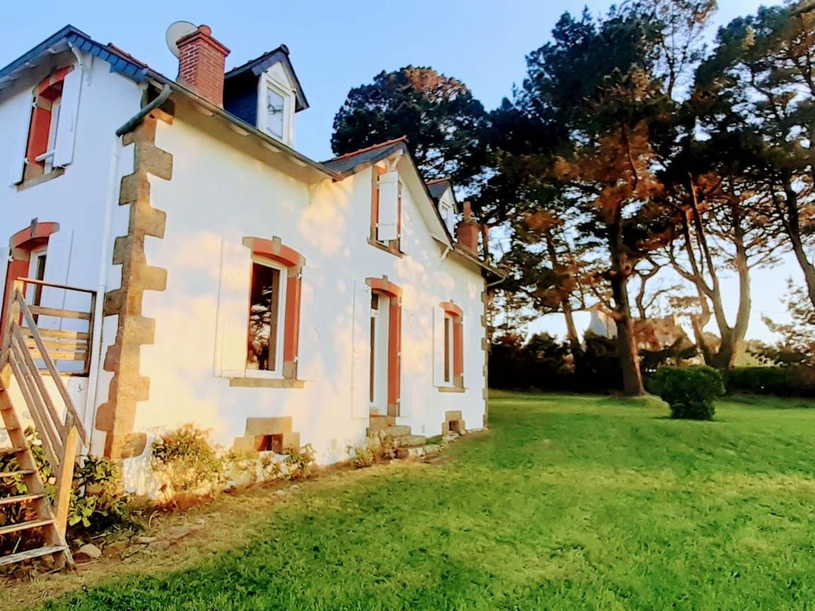 180 M² Maison De Vacances ∙ 4 Chambres ∙ 6 Personnes - Plage de Trégastel