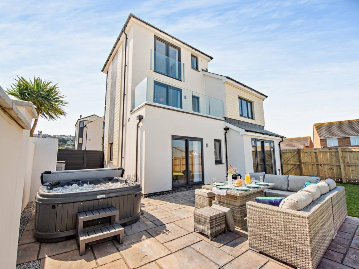 Cottage ∙ 4 Bedrooms ∙ 8 Guests - Appledore