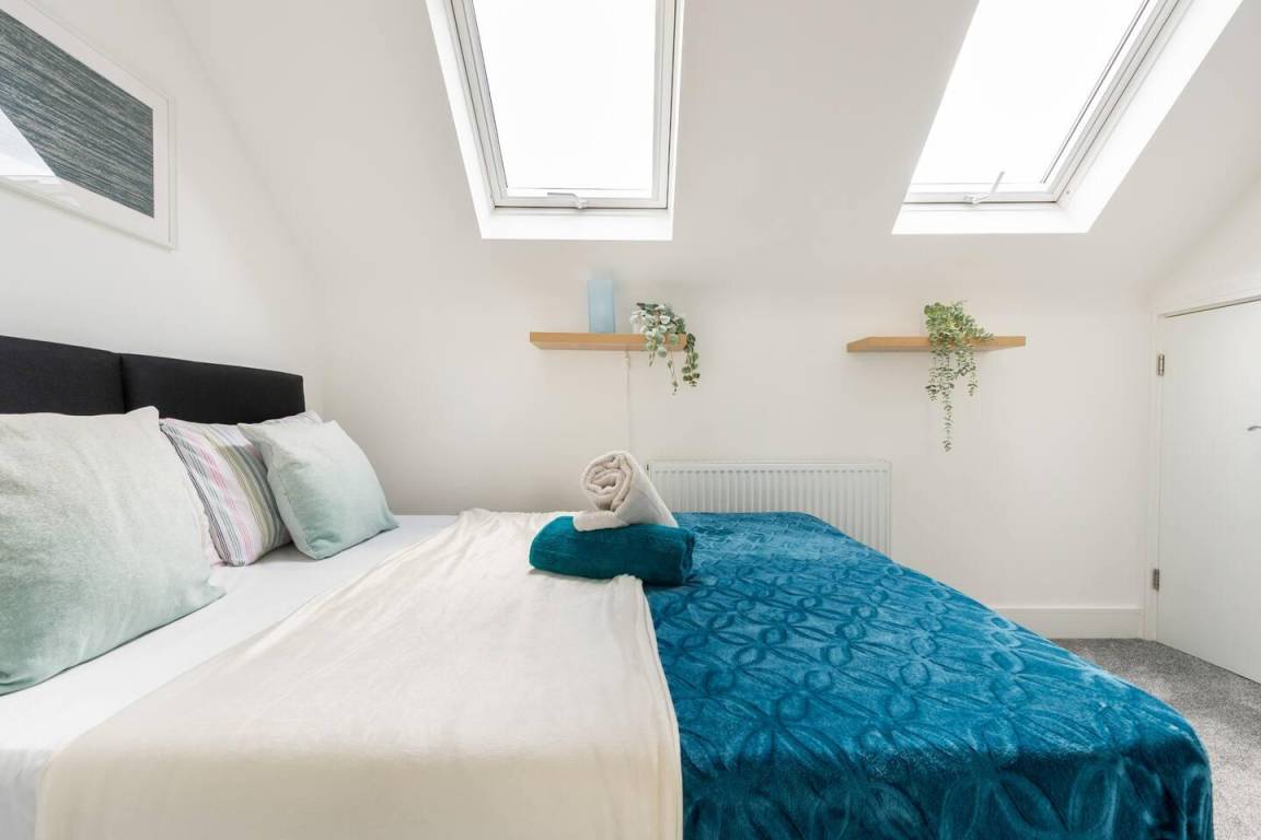 75 M² House ∙ 2 Bedrooms ∙ 6 Guests - Chatham, Kent