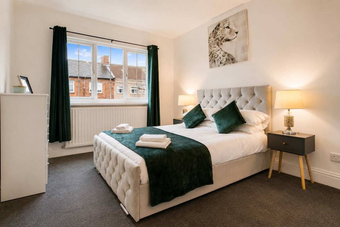 Apartment ∙ 3 Bedrooms ∙ 5 Guests - Durham