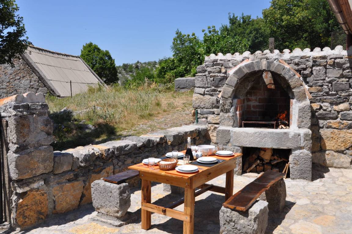 100 M² Ferienhaus ∙ 2 Schlafzimmer ∙ 6 Gäste - Pag