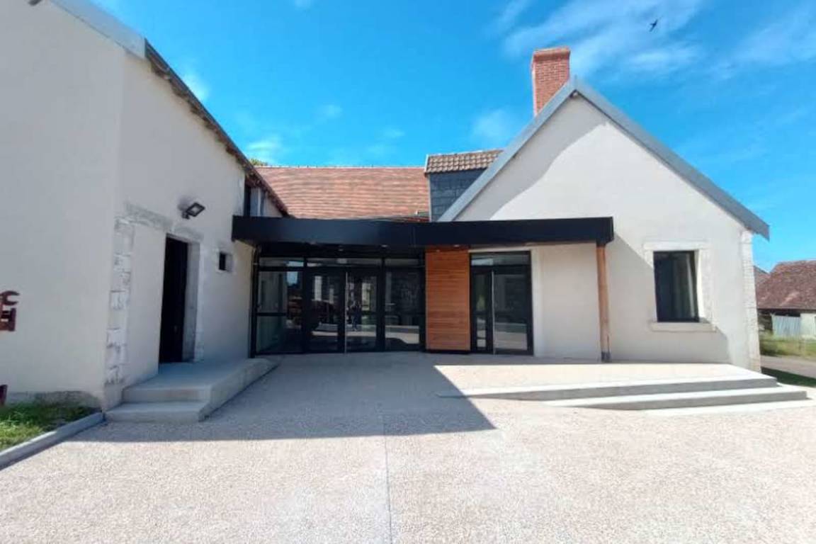 Gîte ∙ 5 Chambres ∙ 22 Personnes - Indre