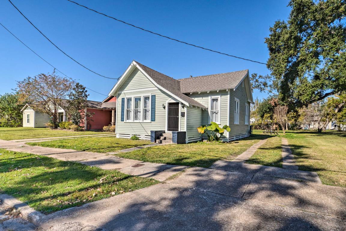 92 M² Cottage ∙ 2 Bedrooms ∙ 5 Guests - Lake Charles, LA
