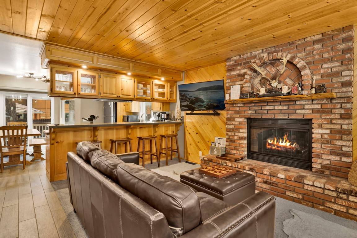 126 M² Cabin ∙ 3 Bedrooms ∙ 7 Guests - Big Bear Lake, CA