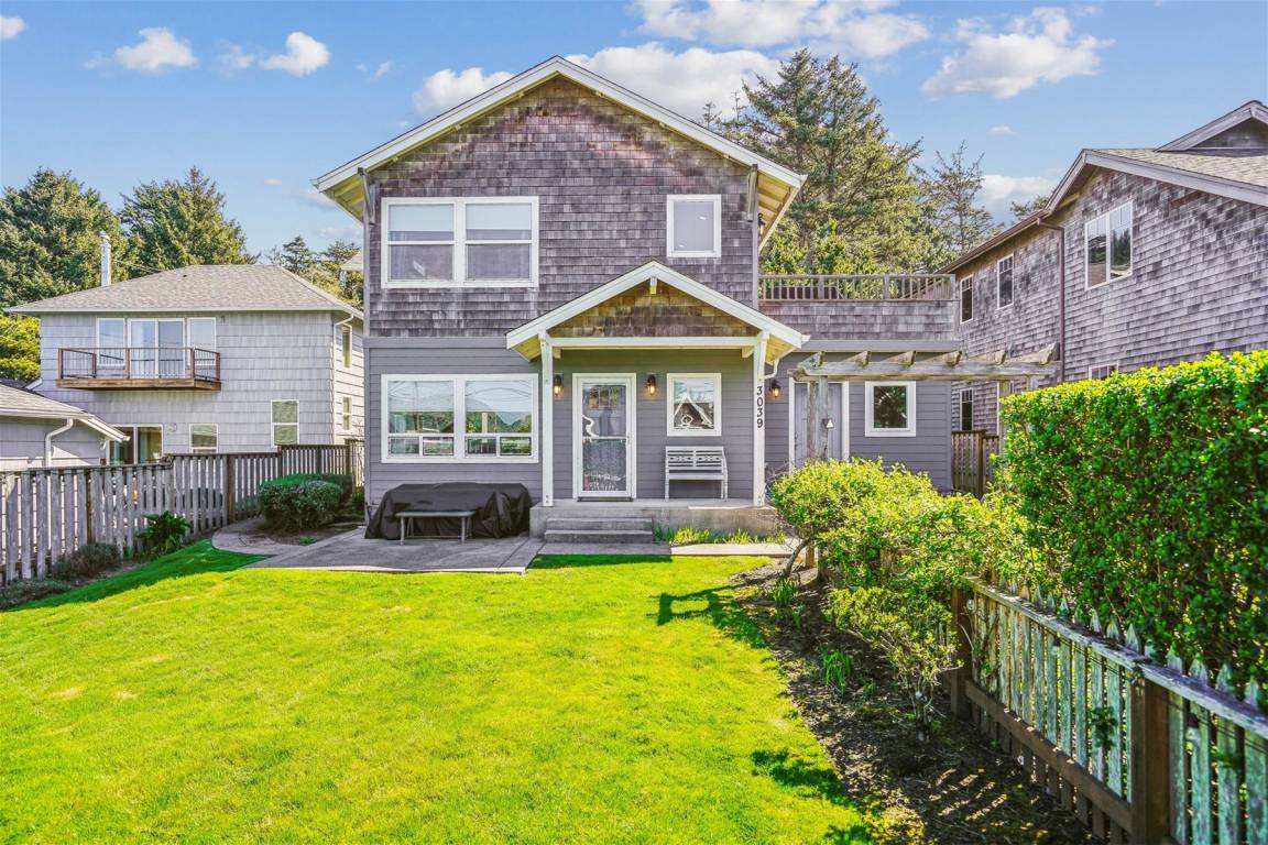 House ∙ 3 Bedrooms ∙ 6 Guests - Cannon Beach, OR