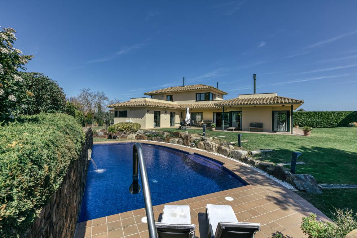 275 M² Villa ∙ 4 Habitaciones ∙ 8 Huéspedes - Navata