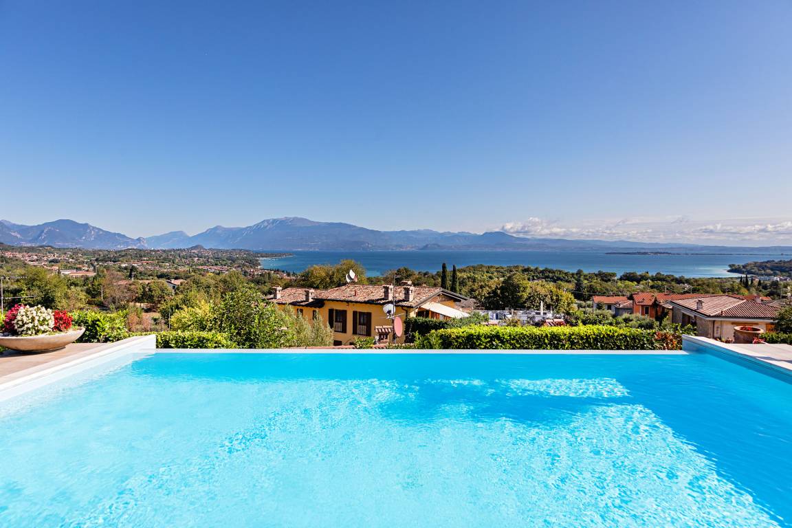 160 M² Villa ∙ 2 Bedrooms ∙ 6 Guests - Desenzano del Garda