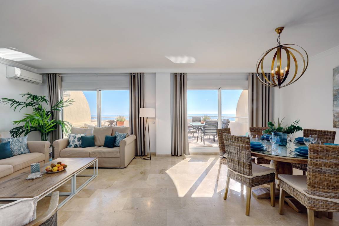 140 M² Apartment ∙ 3 Bedrooms ∙ 7 Guests - Estepona