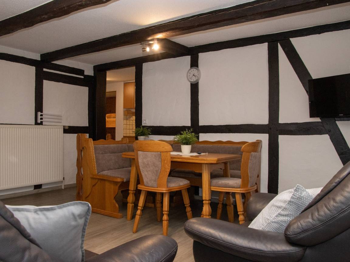 65 M² Ferienwohnung ∙ 2 Schlafzimmer ∙ 6 Gäste - Meschede
