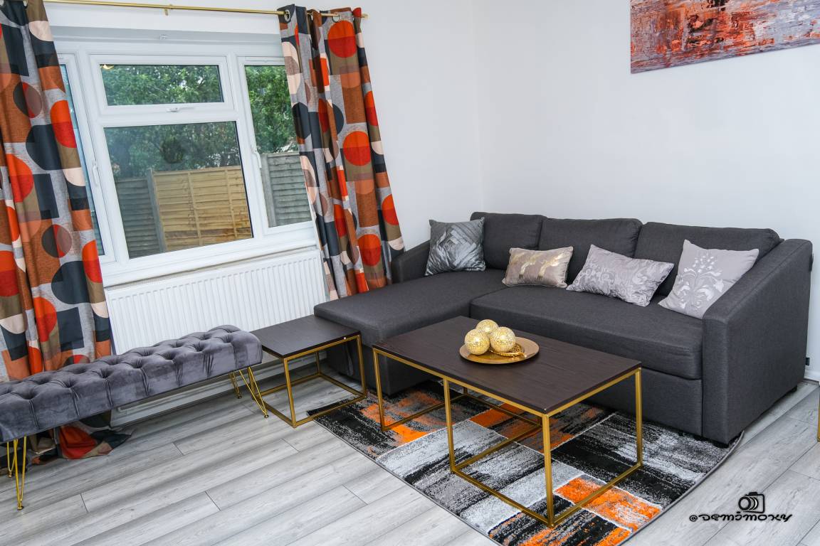 90 M² House ∙ 3 Bedrooms ∙ 7 Guests - Wolverhampton