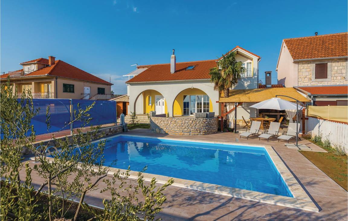 110 M² Casa ∙ 2 Habitaciones ∙ 6 Huéspedes - Knin