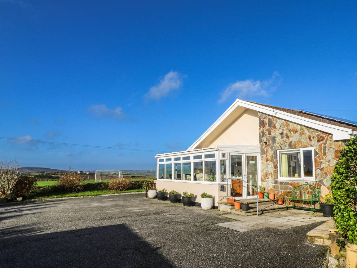 Cottage ∙ 3 Bedrooms ∙ 6 Guests - Redruth