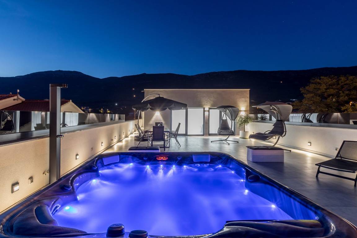 90 M² Apartamento ∙ 2 Habitaciones ∙ 6 Huéspedes - Split