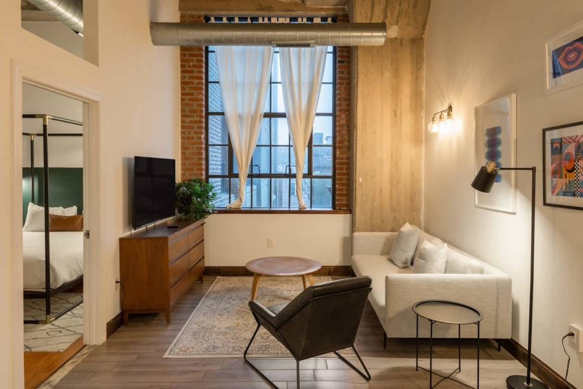 Apartment ∙ 2 Bedrooms ∙ 4 Guests - Philadelphia Flower Show
