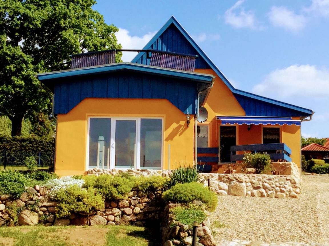 100 M² Ferienhaus ∙ 2 Schlafzimmer ∙ 5 Gäste - Sternberg