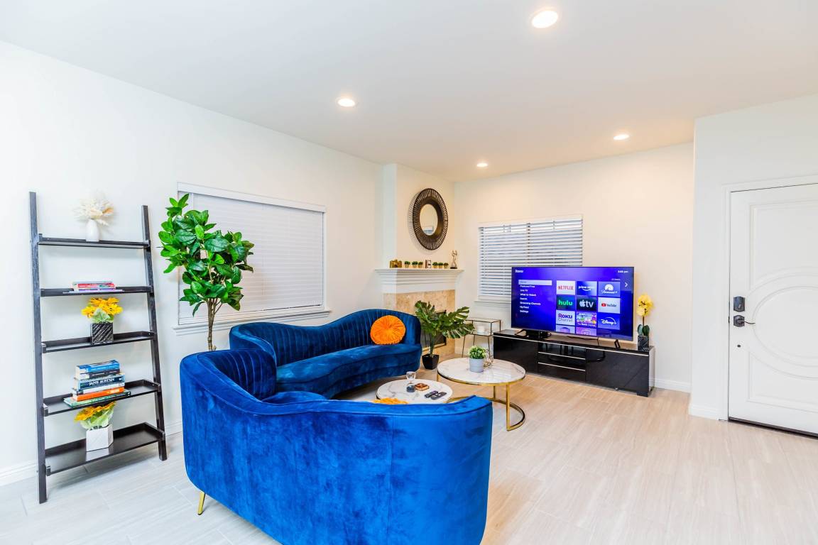 Apartment ∙ 5 Bedrooms ∙ 10 Guests - Pasadena, CA