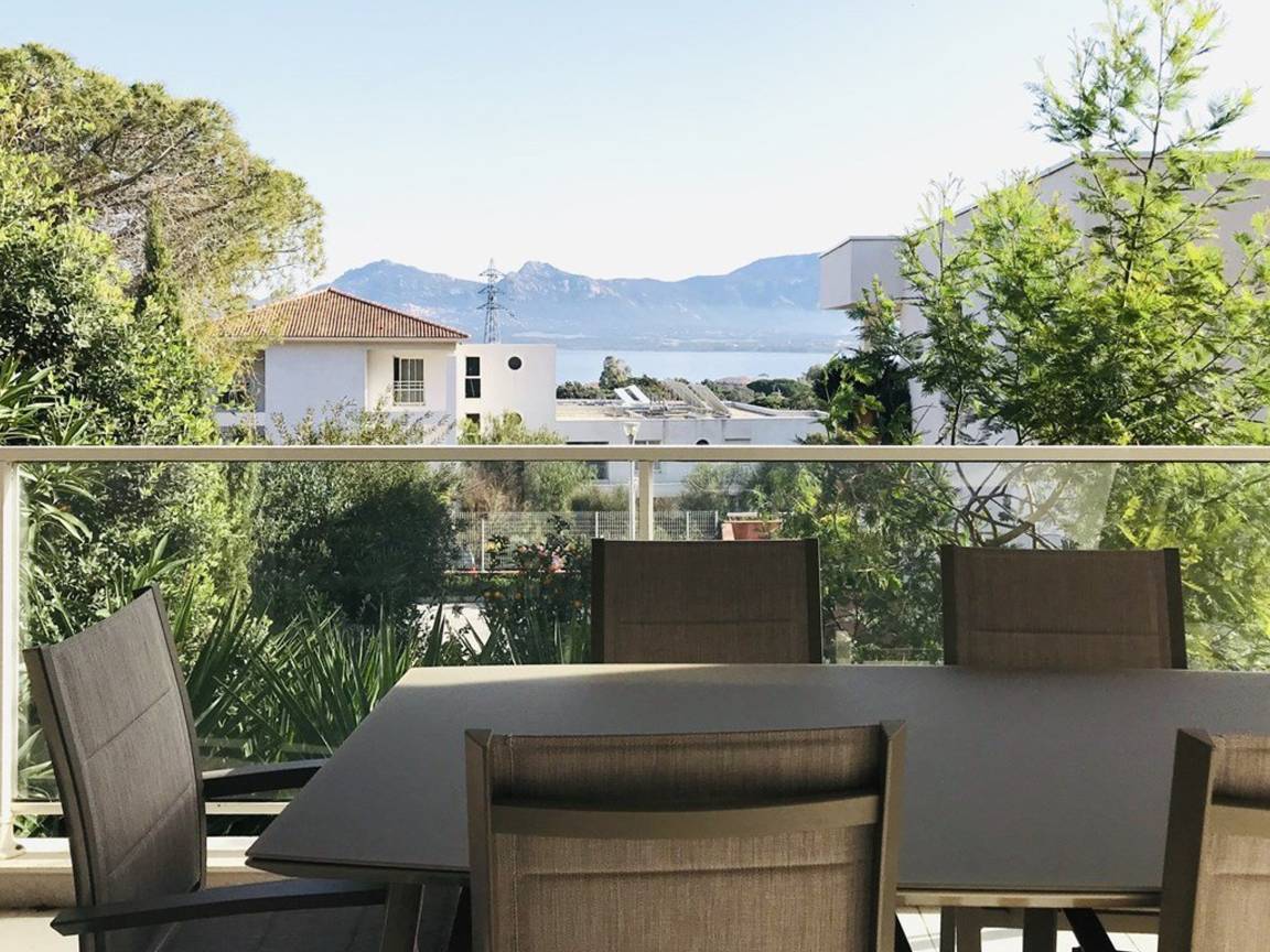 70 M² Appartamento ∙ 2 Camere Da Letto ∙ 4 Ospiti - Calvi