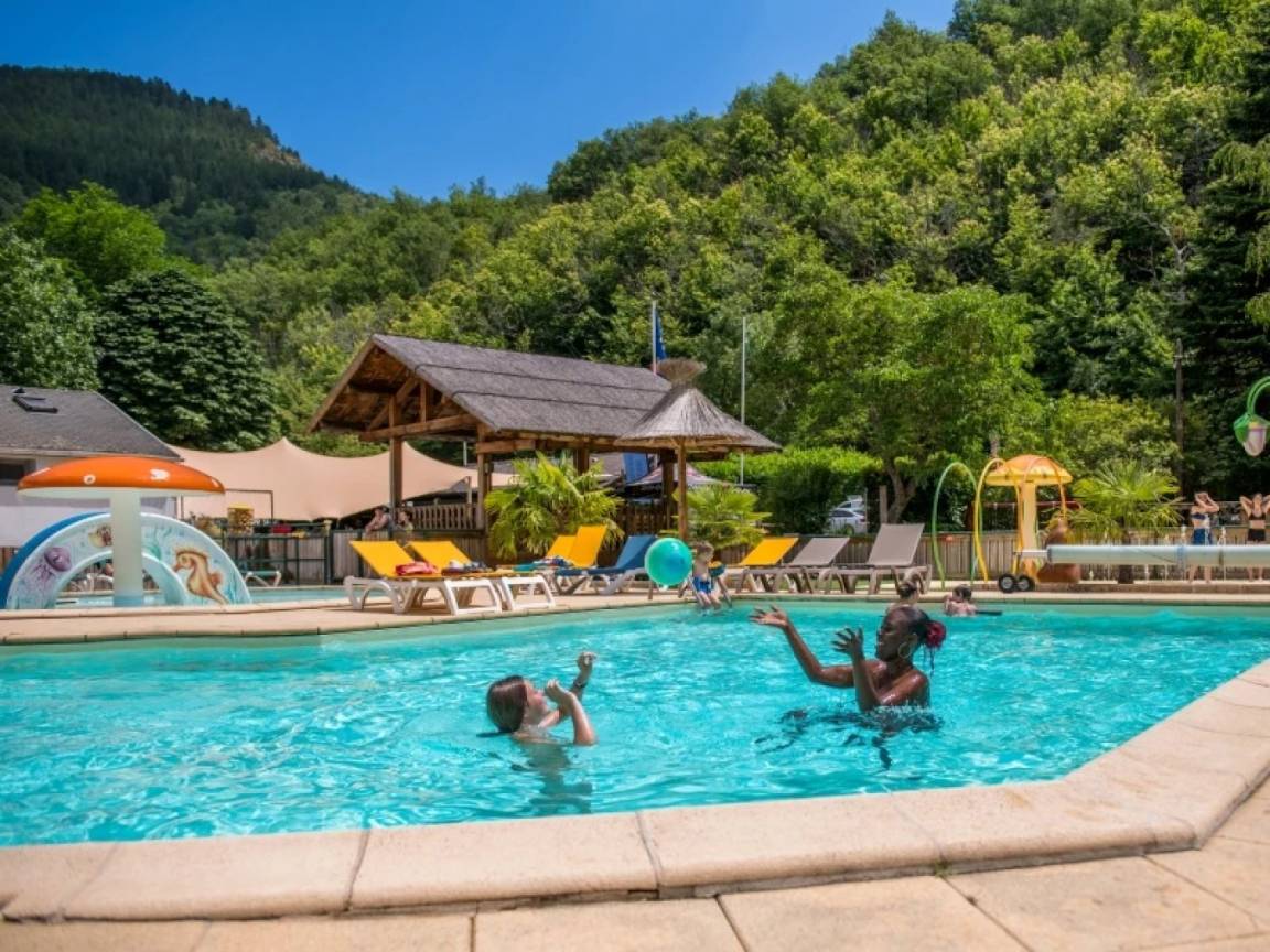26 M² Camping ∙ 2 Chambres ∙ 4 Personnes - Lozère