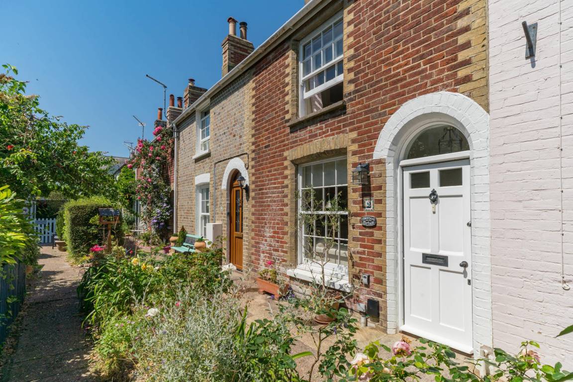 Apartment ∙ 3 Bedrooms ∙ 6 Guests - Lymington