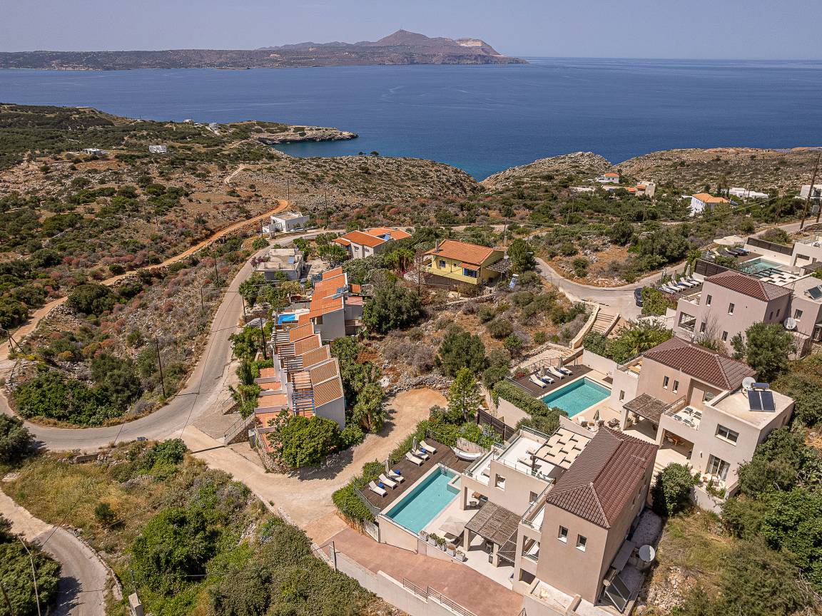 545 M² Villa ∙ 10 Bedrooms ∙ 20 Guests - Greece