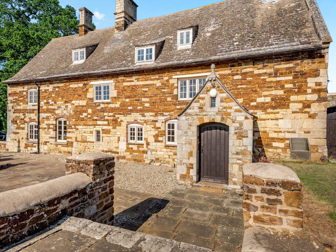 Cottage ∙ 5 Bedrooms ∙ 12 Guests - Melton Mowbray