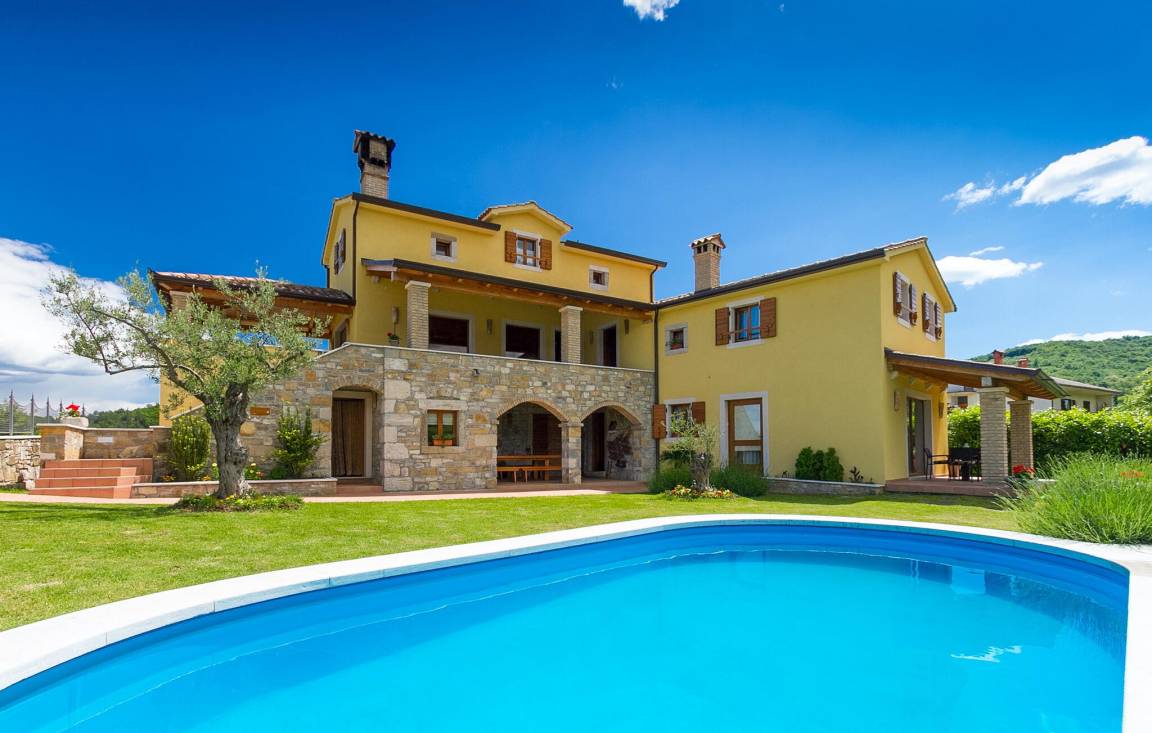 270 M² House ∙ 5 Bedrooms ∙ 8 Guests - Pazin