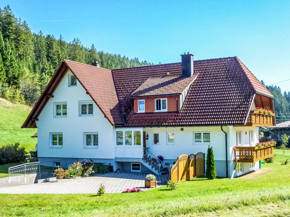 77 M² Ferienwohnung ∙ 3 Schlafzimmer ∙ 6 Gäste - Titisee-Neustadt