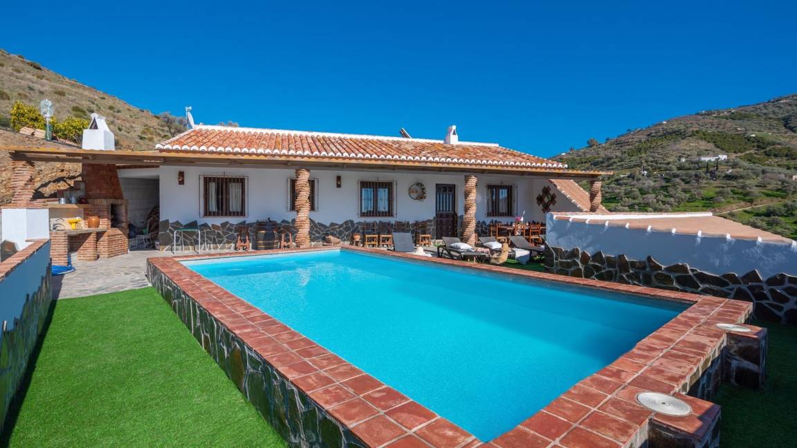 120 M² House ∙ 4 Bedrooms ∙ 10 Guests - Cómpeta
