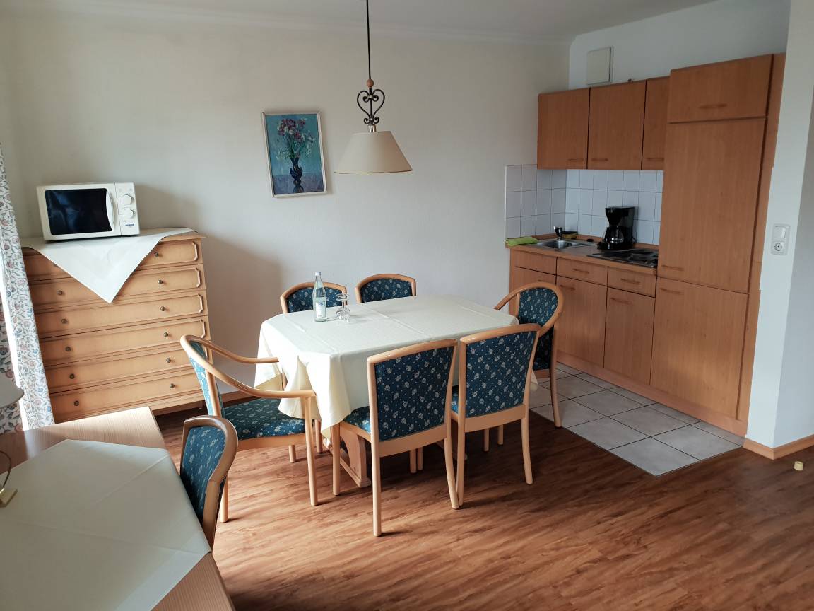 85 M² Ferienwohnung ∙ 2 Schlafzimmer ∙ 6 Gäste - Raubling