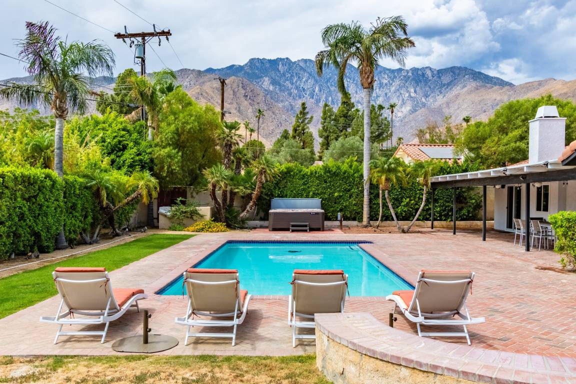 201 M² House ∙ 4 Bedrooms ∙ 8 Guests - Palm Springs, CA