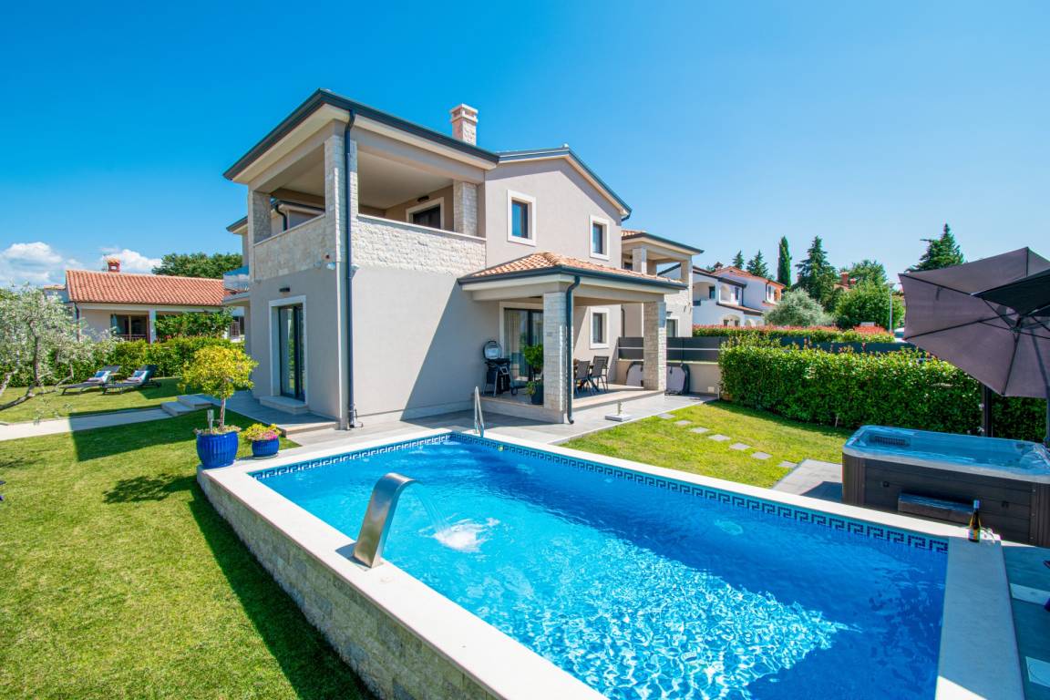 160 M² Villa ∙ 3 Bedrooms ∙ 8 Guests - Poreč