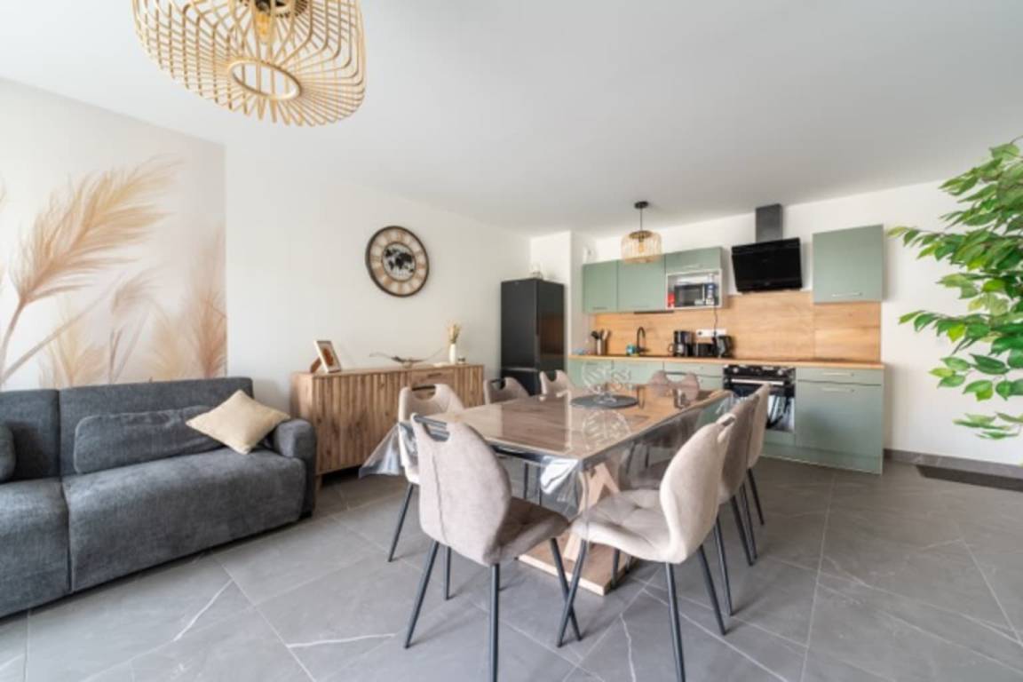 65 M² Apartamento ∙ 2 Habitaciones ∙ 6 Huéspedes - Montferrat