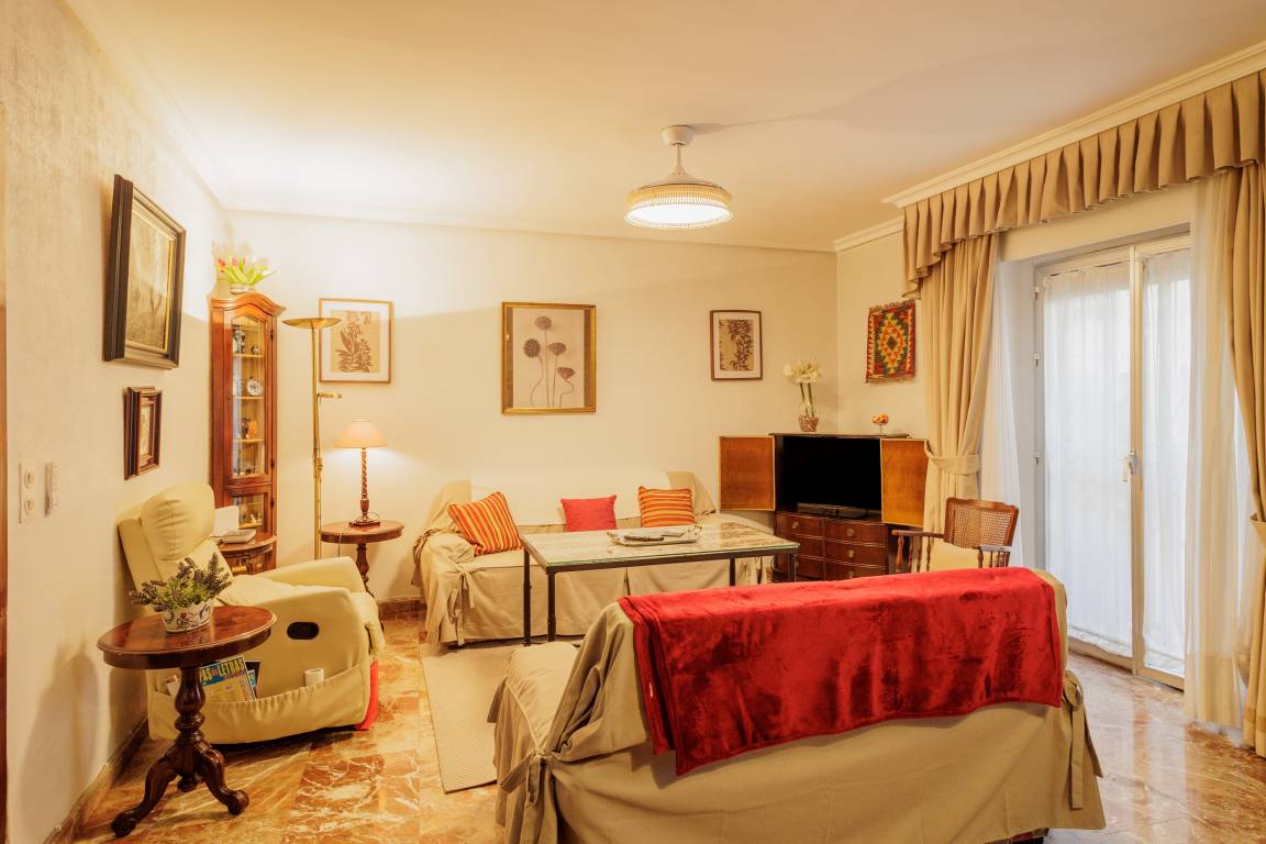 130 M² Apartment ∙ 3 Bedrooms ∙ 6 Guests - Seville