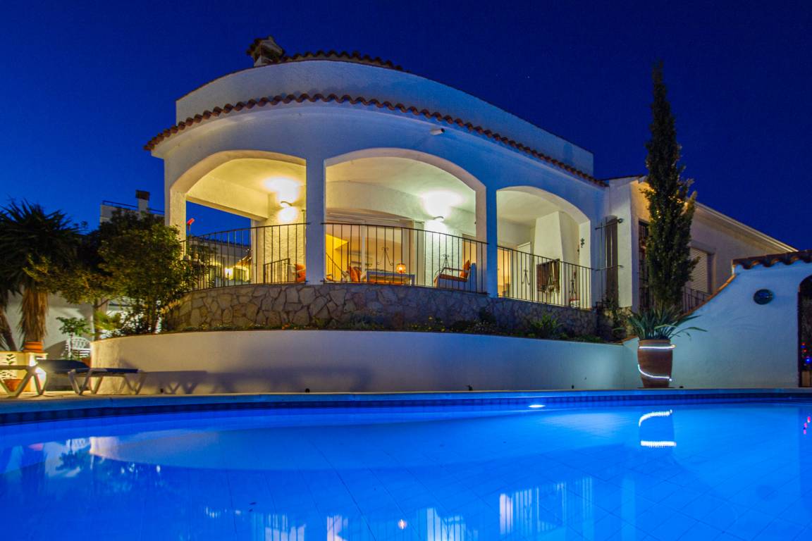 98 M² Villa ∙ 4 Chambres ∙ 8 Personnes - Calonge
