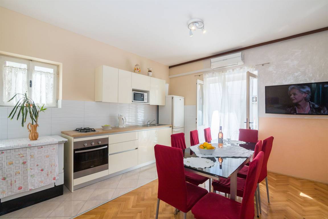 135 M² Ferienwohnung ∙ 4 Schlafzimmer ∙ 8 Gäste - Makarska
