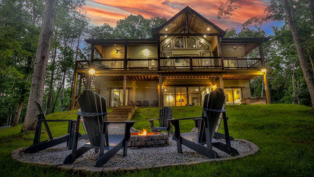 Cabin ∙ 4 Bedrooms ∙ 10 Guests - Blue Ridge, GA